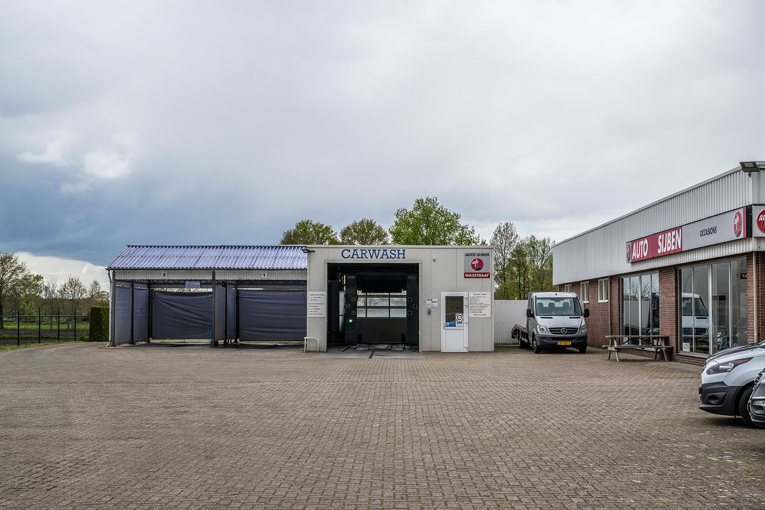 Carwash wasstraat auto wassen, auto poetsen in Neerkant